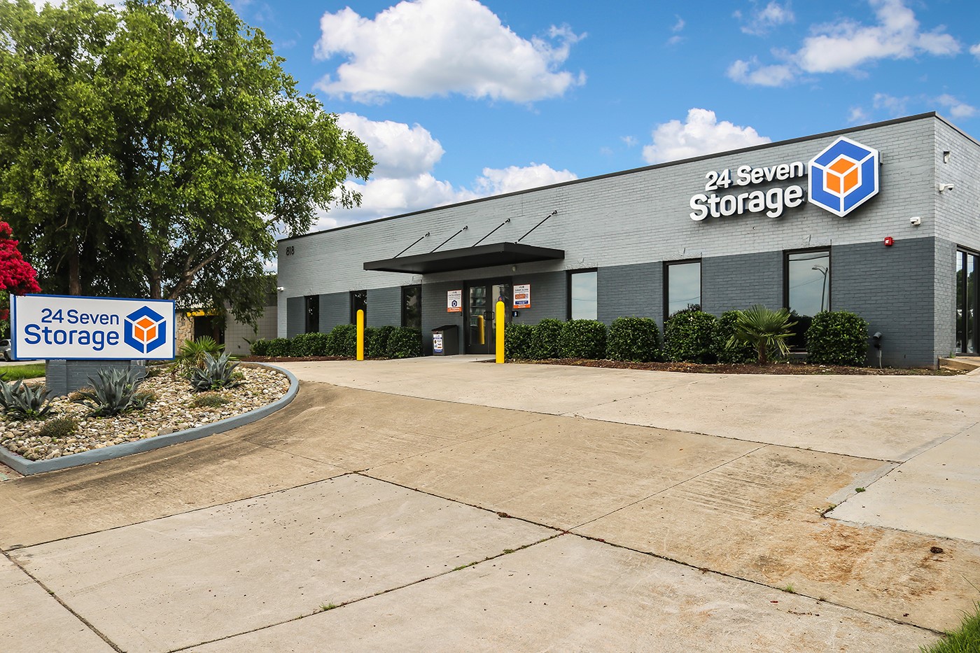 Storage Units in Norfolk, VA at 818 Norview Avenue