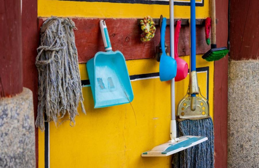 How to Clean Out a Storage Unit | Lockaway Storage